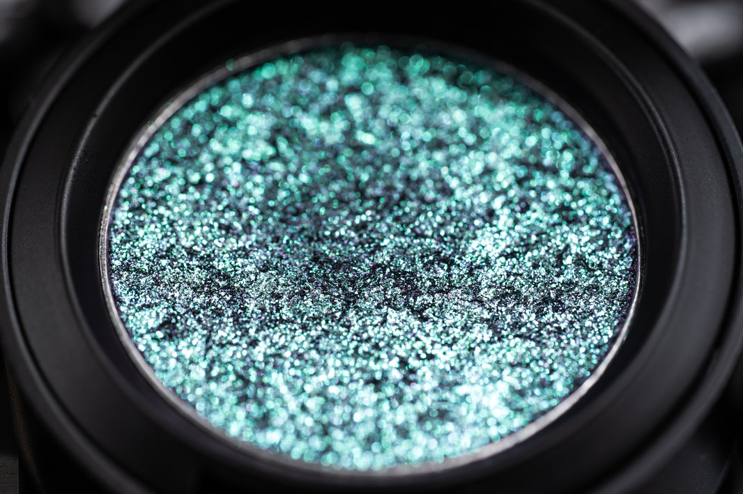 Midnight Chrome Chromatic Pressed Pigments – Curst kosmetics